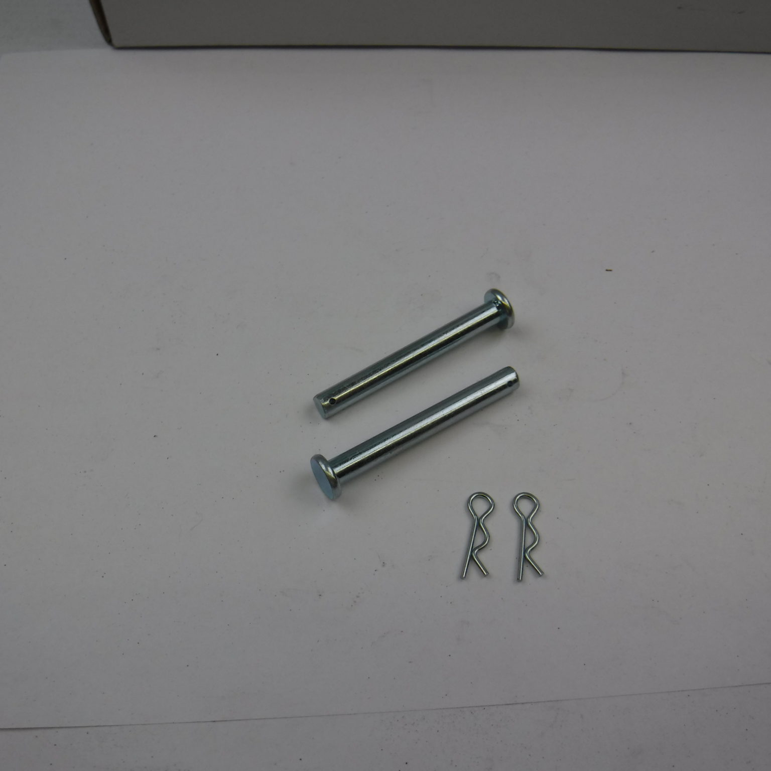 Kawasaki NEW Seat Pins (2)H1,H2,Z1 with clips - Jess Bikes
